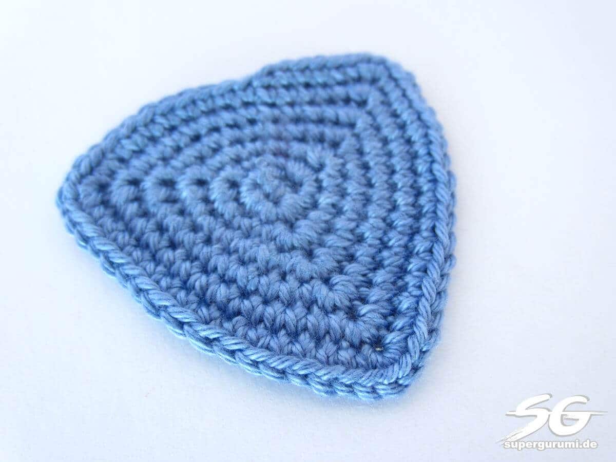 How to Crochet Triangles in Spiral Rounds | Supergurumi