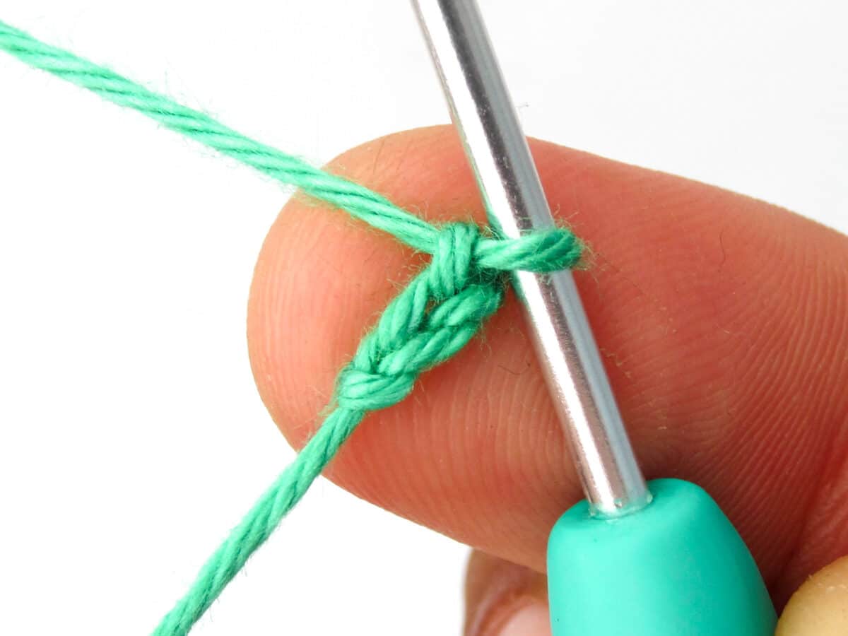 How to Crochet Chain Stitches | Supergurumi