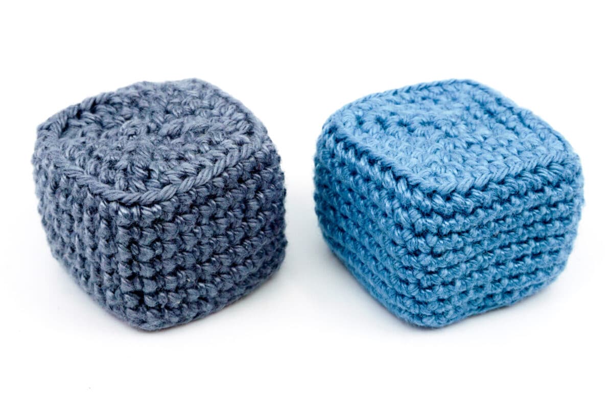 How to Crochet Cubes in Spiral Rounds | Supergurumi