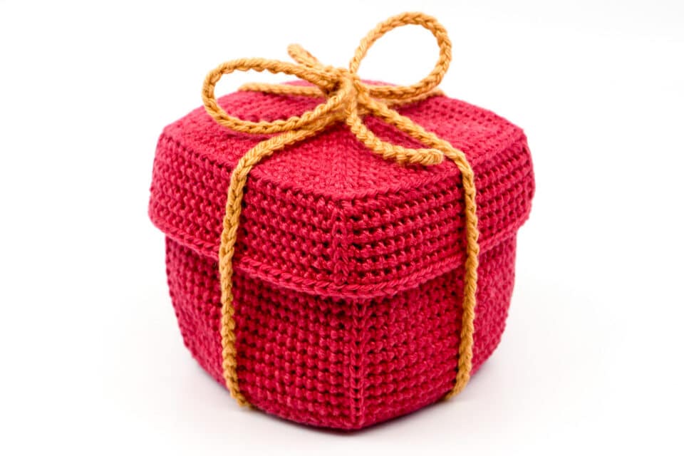Reusable Gift Box Crochet Pattern | Supergurumi