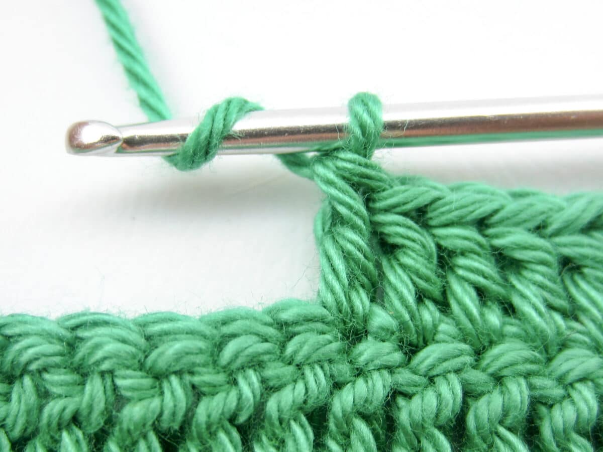 How to Crochet Double Crochet Stitches | Supergurumi