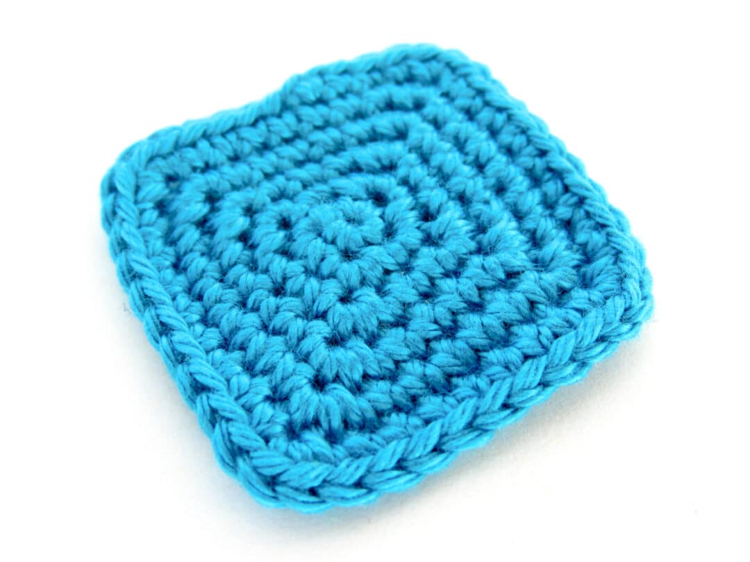 How to Crochet Squares in Spiral Rounds | Supergurumi