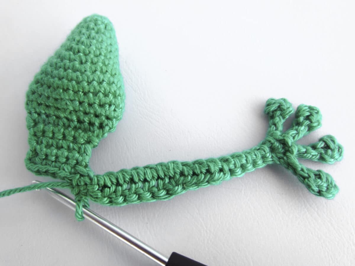 Amigurumi Crochet Gecko Bookmark - "Book-Gecko" | Supergurumi