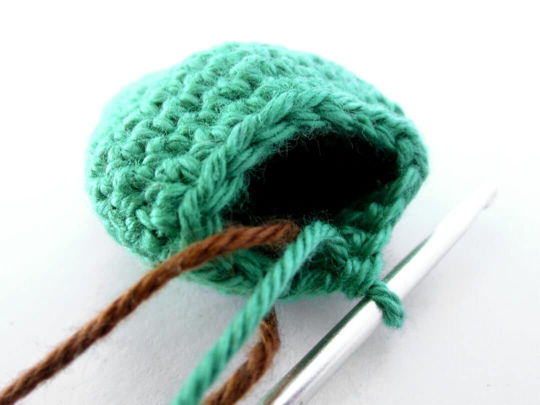 Amigurumi Crochet Gecko Bookmark - "Book-Gecko" | Supergurumi