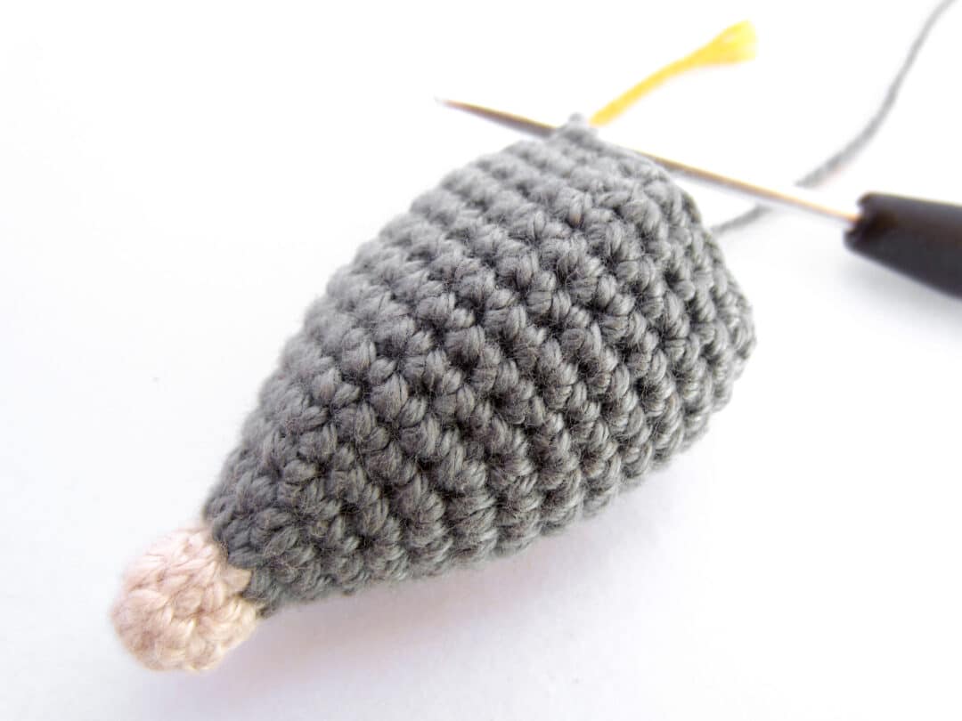 Amigurumi Crochet Rat Bookmark - "Book-Rat" | Supergurumi