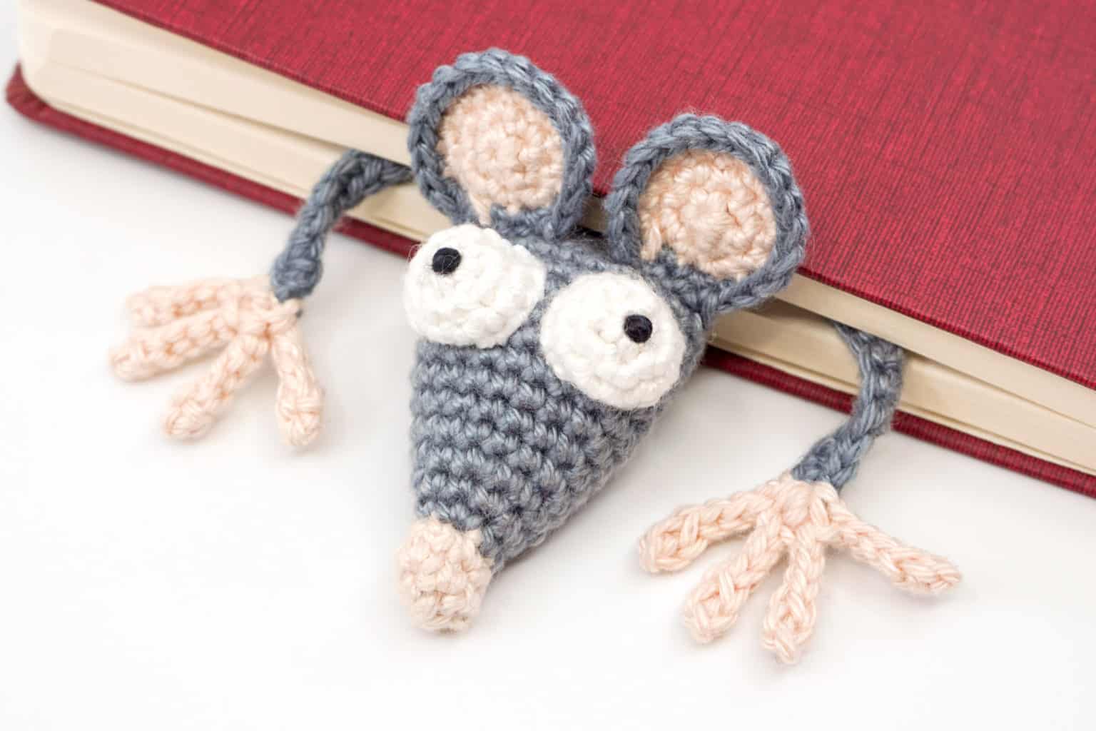 Amigurumi Crochet Rat Bookmark - "Book-Rat" | Supergurumi