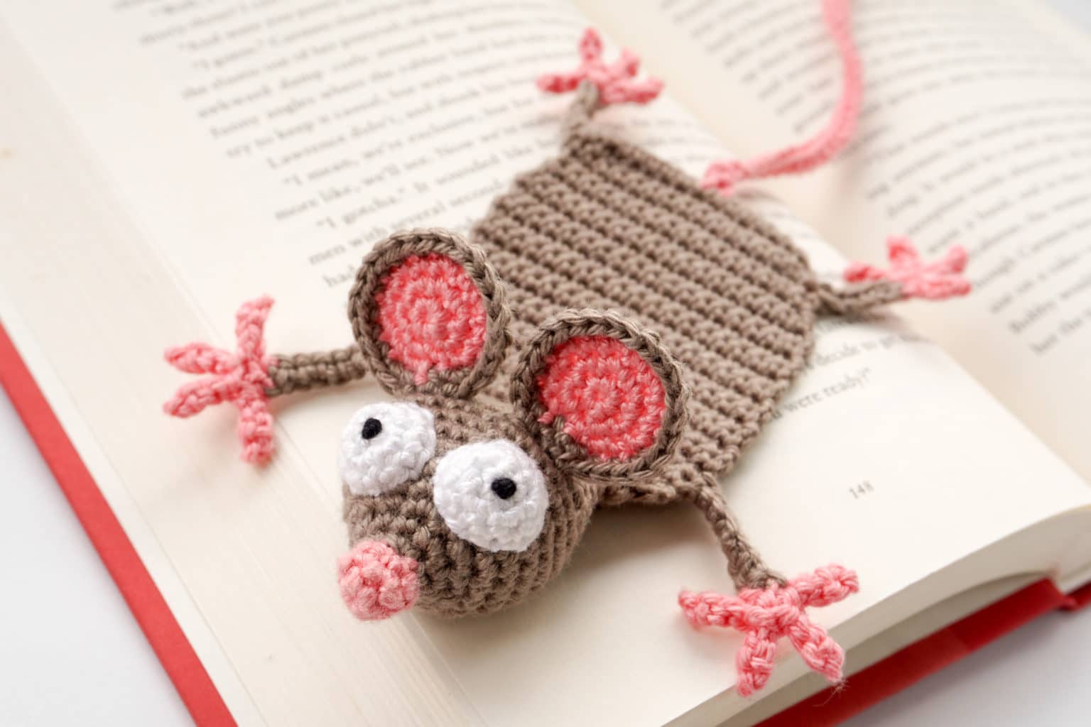 Amigurumi Crochet Mouse Bookmark - "Book Mouse" | Supergurumi