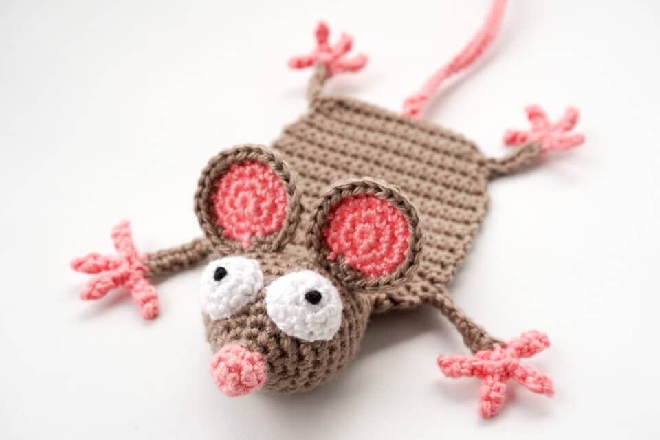 Amigurumi Crochet Mouse Bookmark - "Book Mouse" | Supergurumi