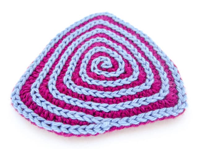 Triangular Crochet Coaster Pattern | Supergurumi