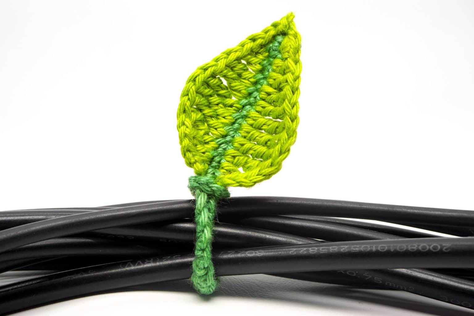 Leaf Cable Tie Crochet Pattern | Supergurumi