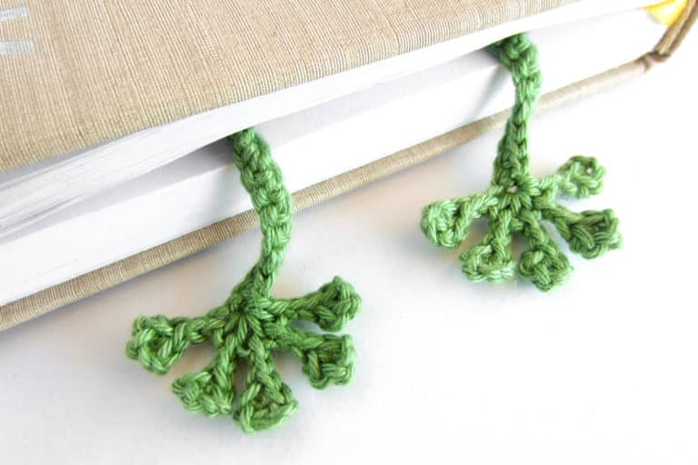 Amigurumi Crochet Frog Bookmark - "Book-Frog" | Supergurumi