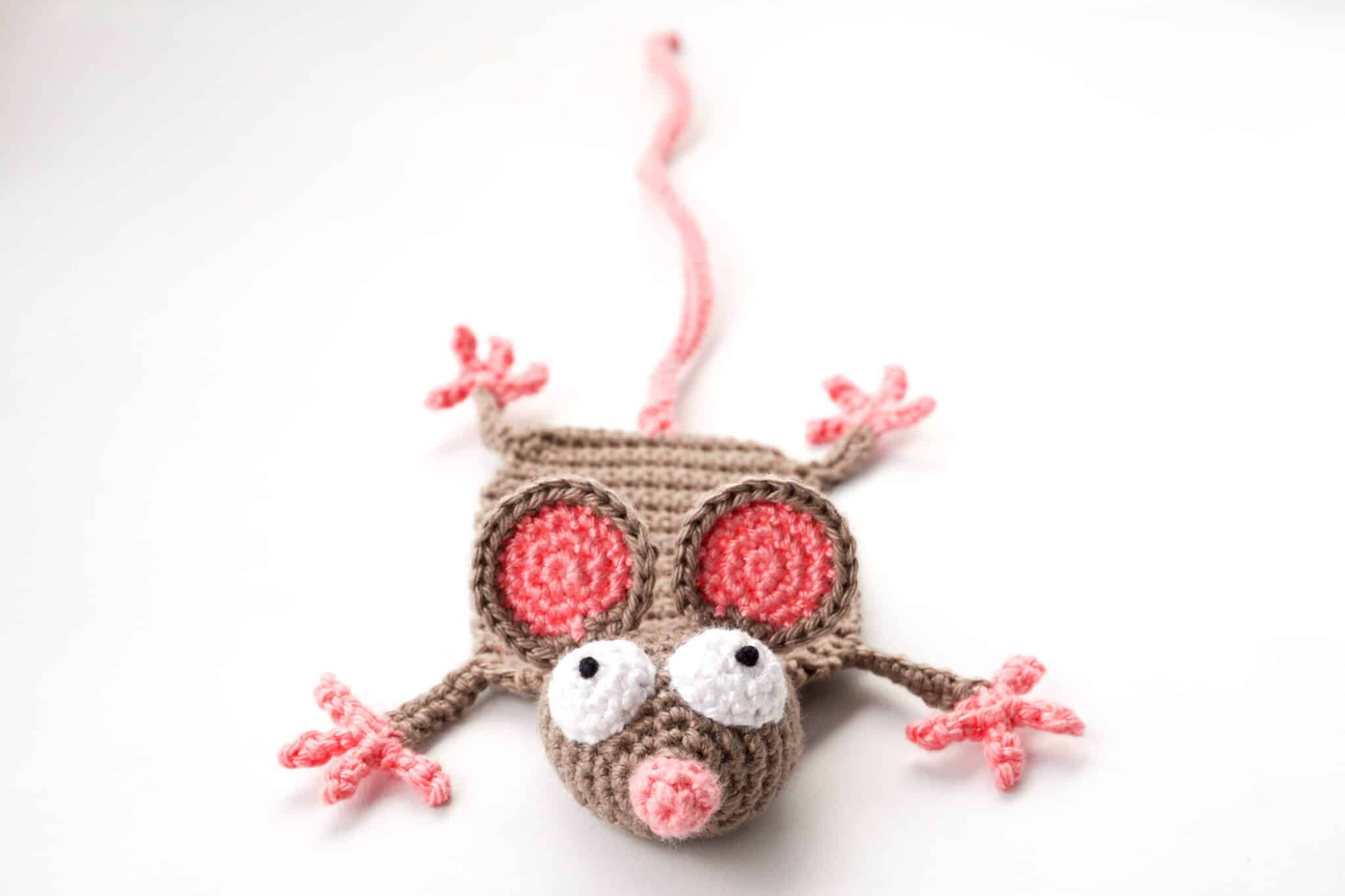 Amigurumi Crochet Mouse Bookmark - "Book Mouse" | Supergurumi